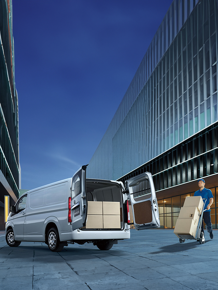 TOYOTA HIACE | TOYOTA 商旅車
